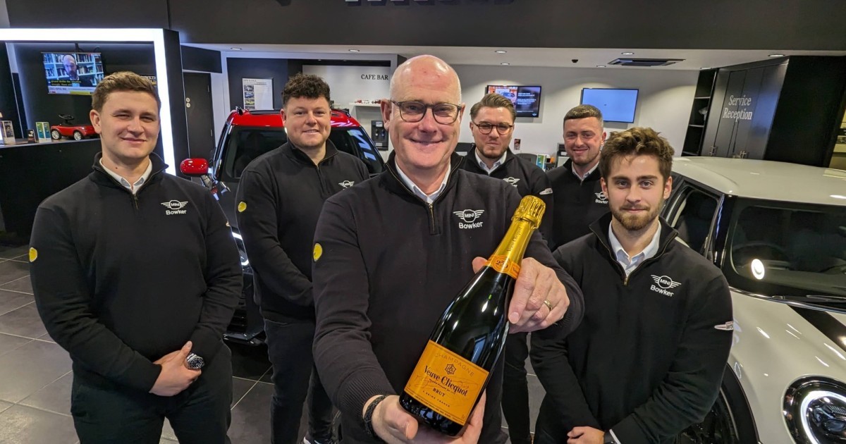 Bowker's Peter calls time on 30-year automotive career | LBV Hub