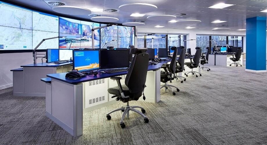 How do I control data sources on a video wall display? | LBV Hub