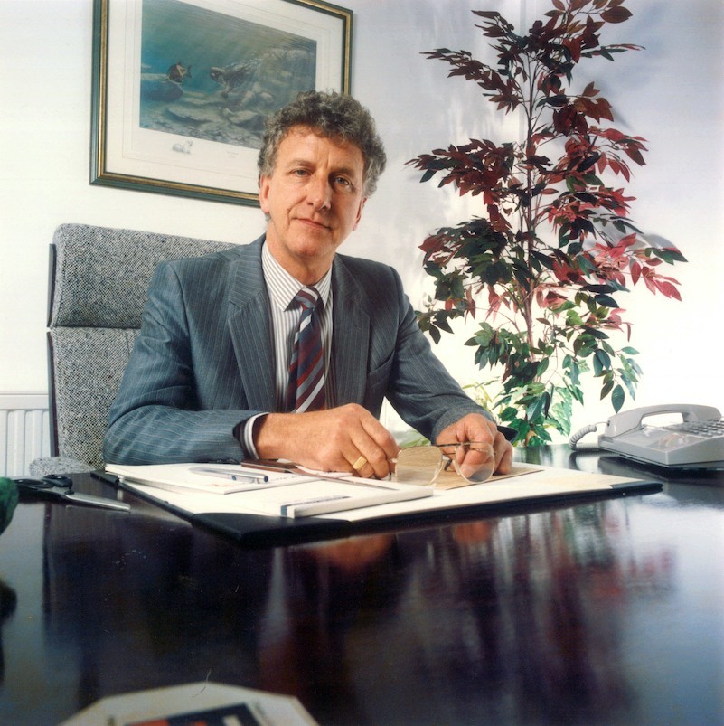 Legendary Burnley printer Peter Scott passes away after short illness ...