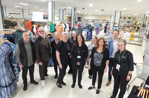 New Cleveleys shop draws hundreds of shoppers on first day