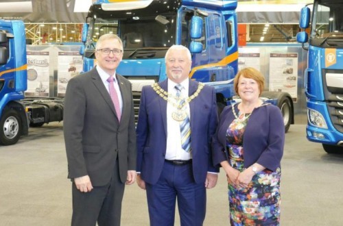Mayor tours Leyland Trucks factory - Lancashire Business View